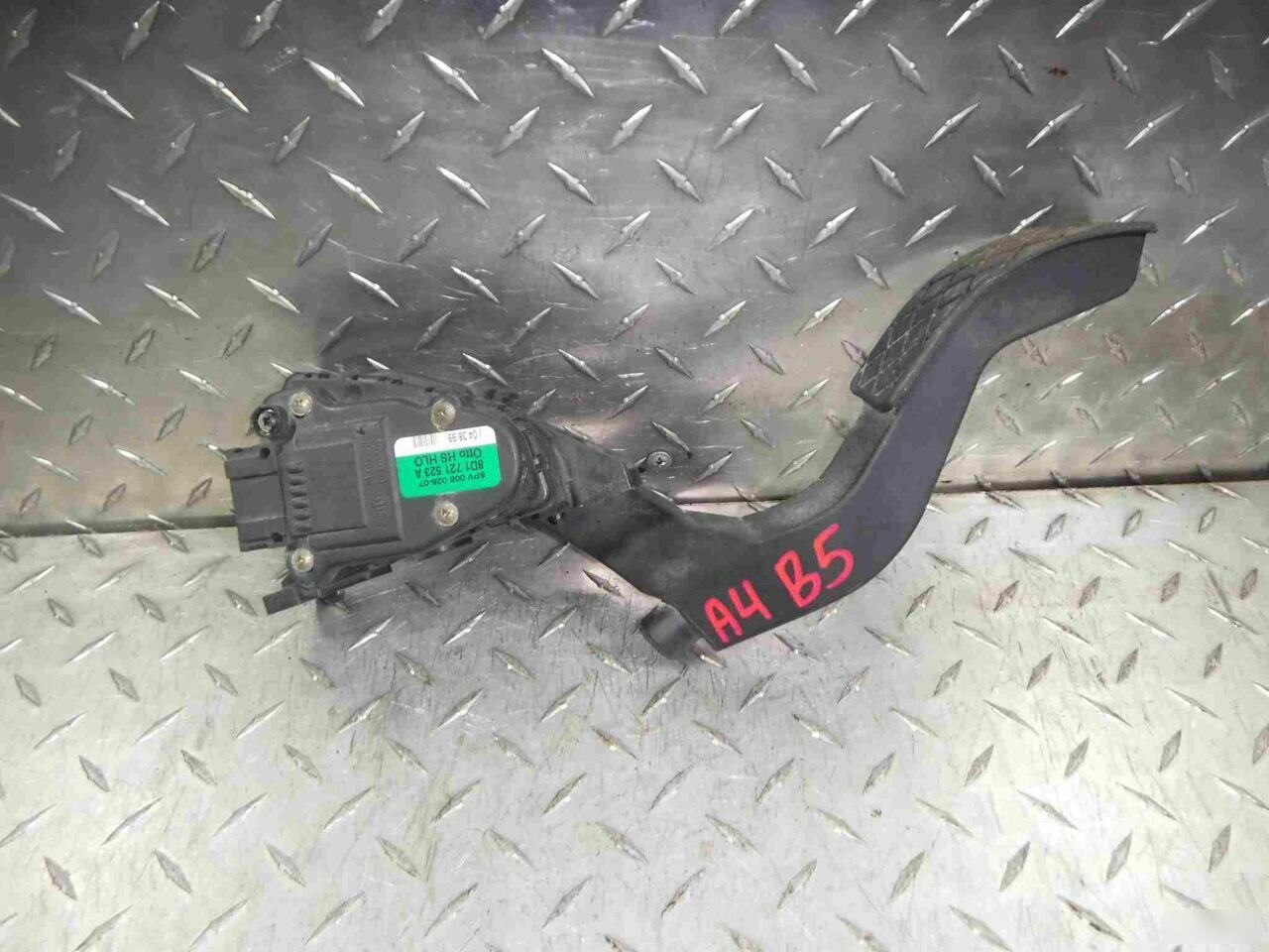 Педаль газа Audi A4 B5 (1994—1999) 8D1721523A