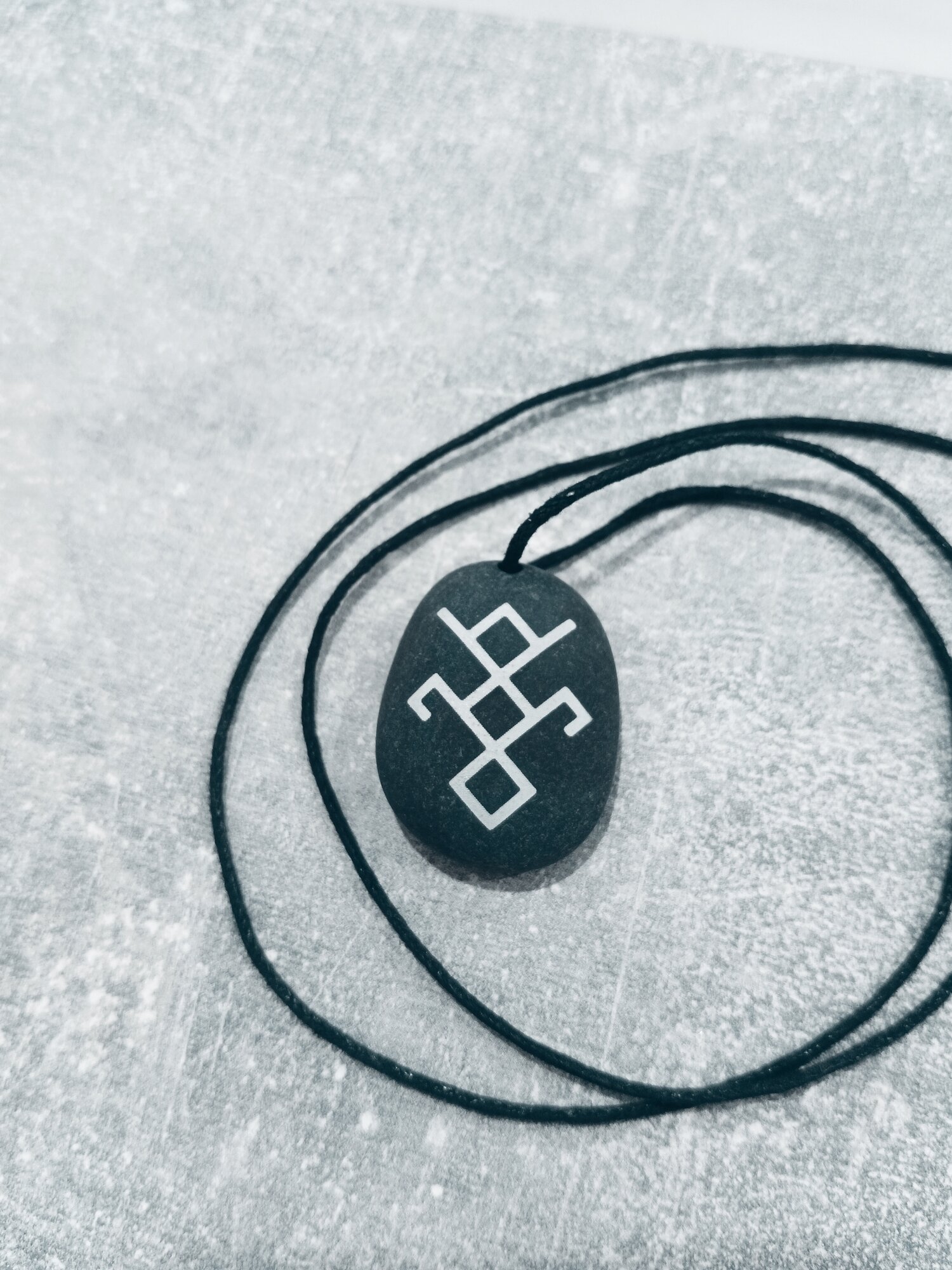 Славянский оберег Берегиня - птица Сва (молодость и красота)