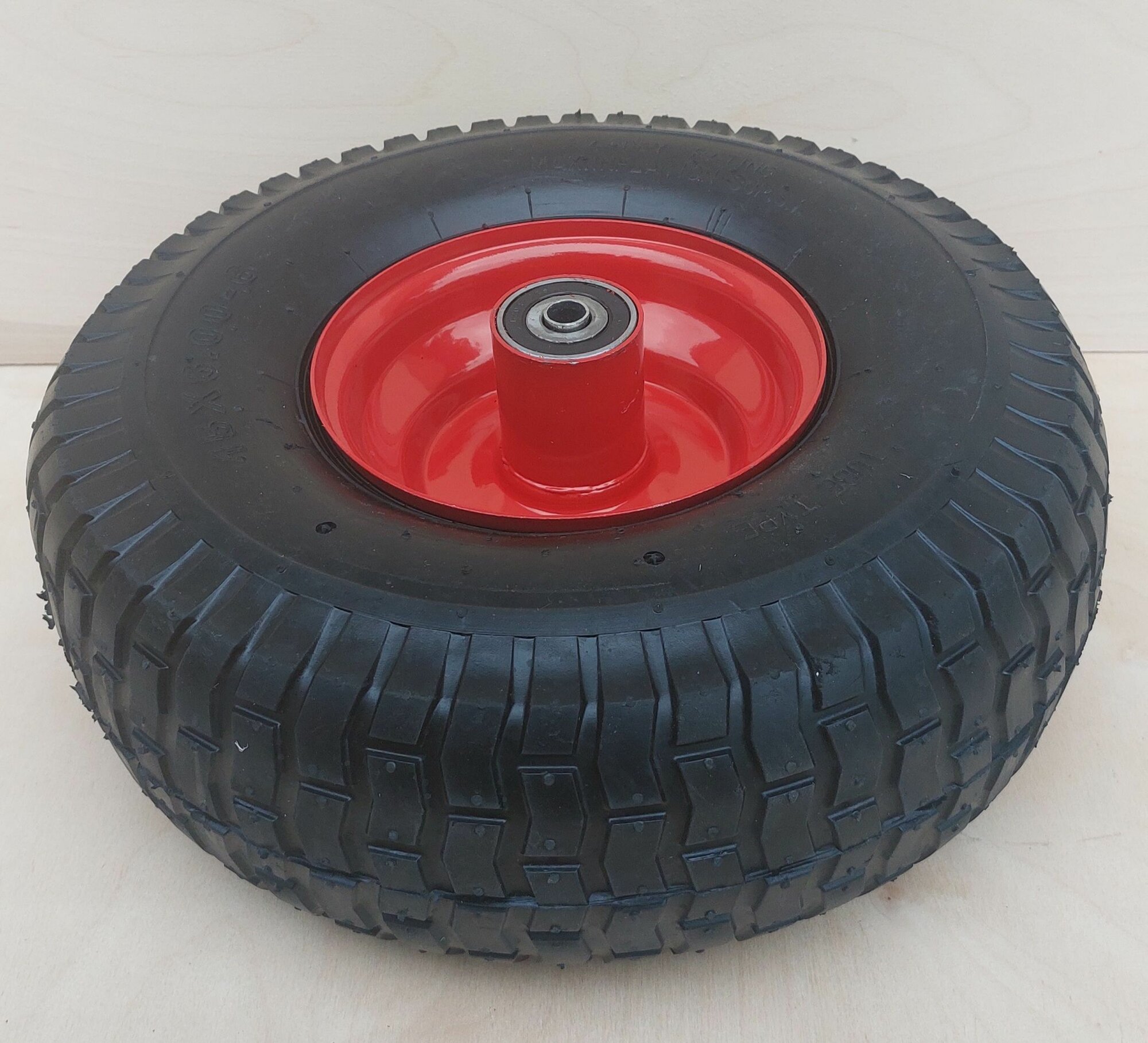 Колесо для тачки усиленное широкое Скорпион 15х6.00-6 симметричное, подшипник 12мм, ось 135мм, диаметр 360мм, ширина 135мм