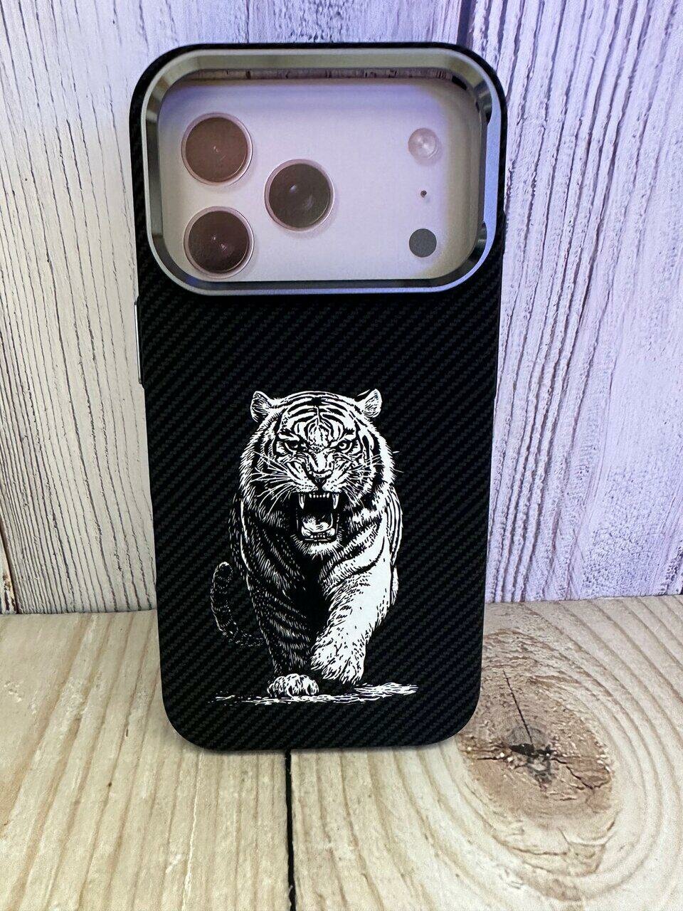 Чехол-накладка с magsafe для Iphone 17 Pro Luxo чёрный c тигром