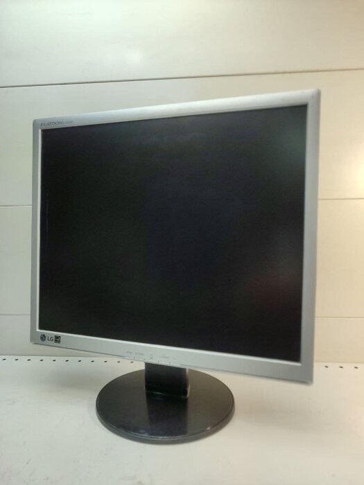 Монитор с дефектом ЖК 19" 5:4 LG L1942se серебристый