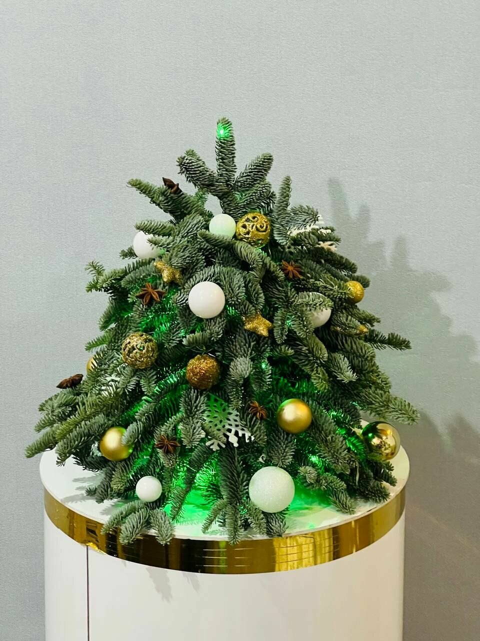 Ёлочка живая нарядная 40см из хвои нобилис