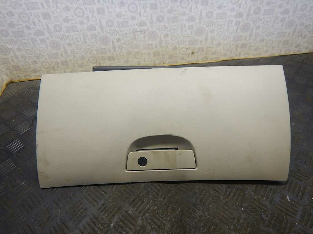 Бардачок (вещевой ящик) Chrysler 300C 1 0XW23XDBAC арт. 368968