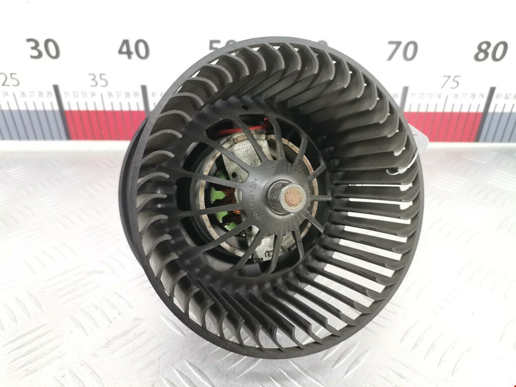 Моторчик печки (вентилятор отопителя) Ford Focus 2 1362641 арт. 1657145
