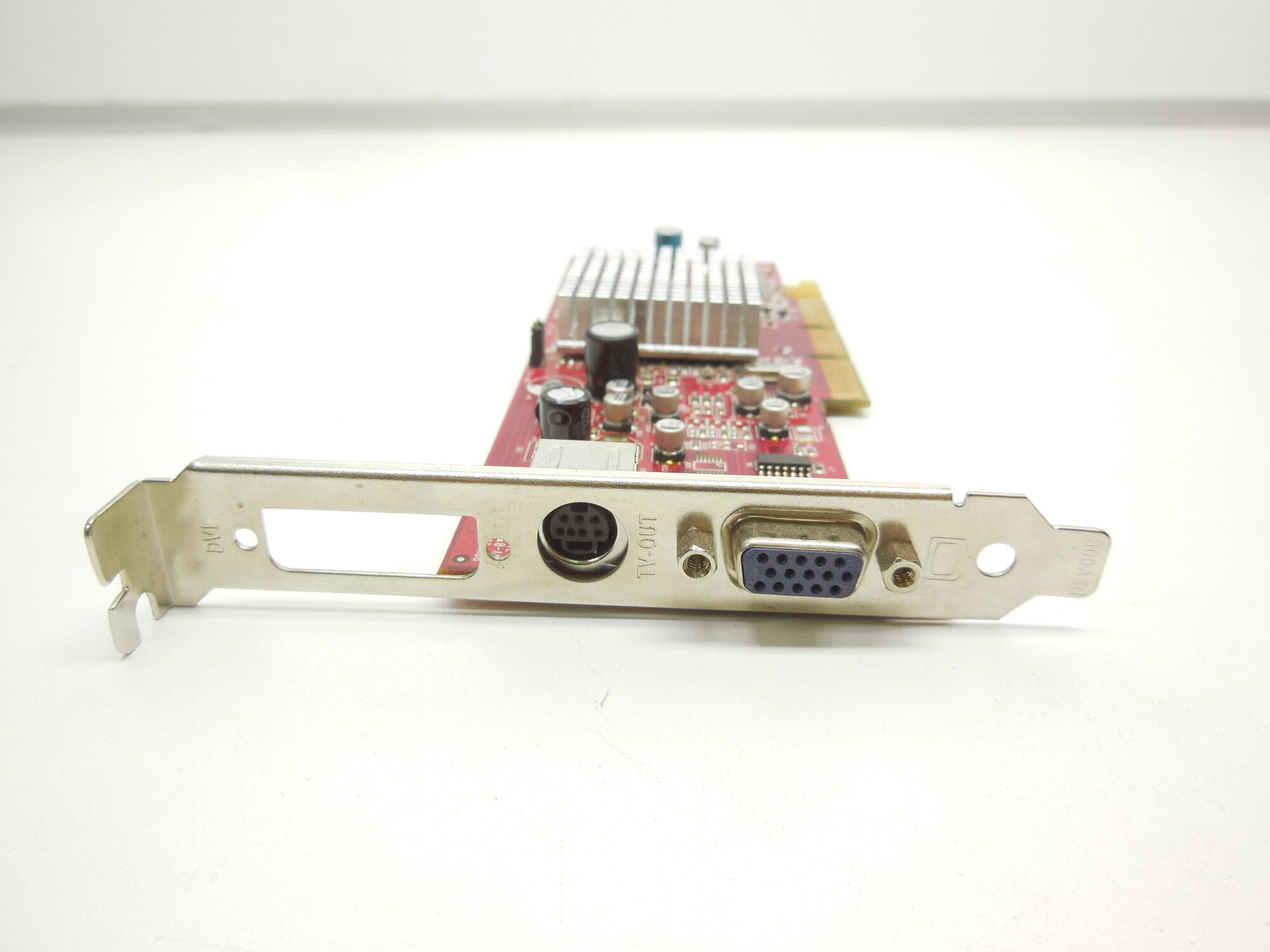 Видеокарта AGP 4x Radeon 9250 128Mb, 64bit, VGA, TV-Out 64 бита Поддержка API: DirectX 8.1, OpenGL