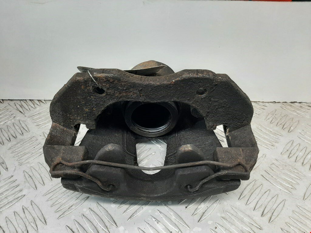 Суппорт передний левый Ford Focus 2 1682876 арт. 1602356