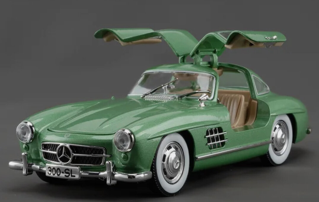 Коллекционная масштабная модель Mercedes-Benz 300 SL W198 1:24 (металл, свет, звук)