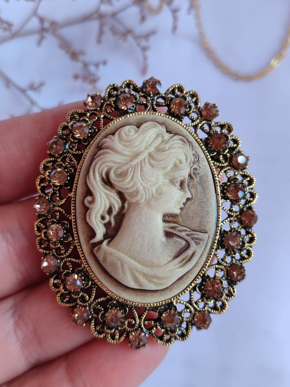 Брошь, стразы