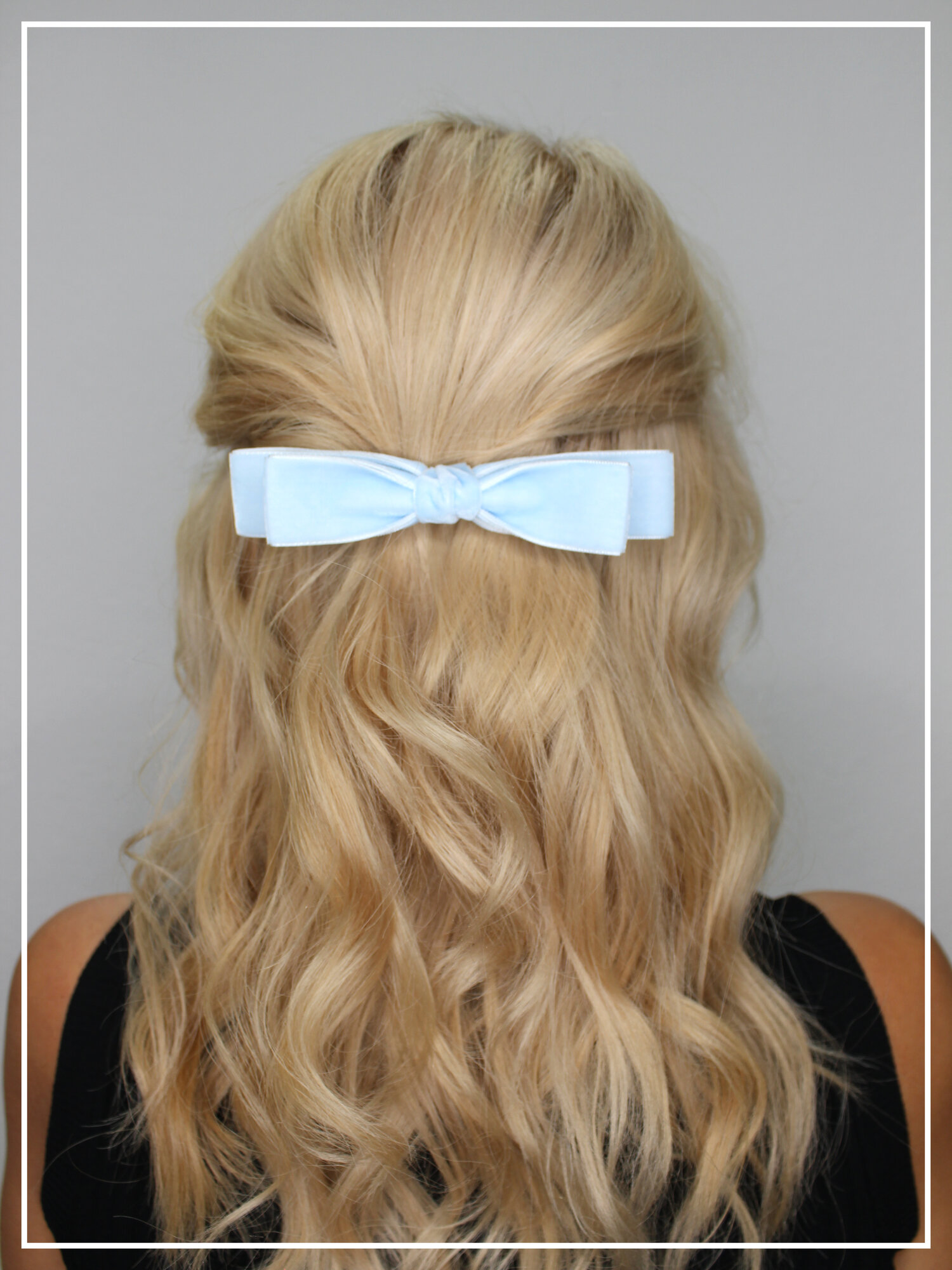 Заколка для волос. Голубой бант для волос на заколке ручной работы из бархатной ленты.