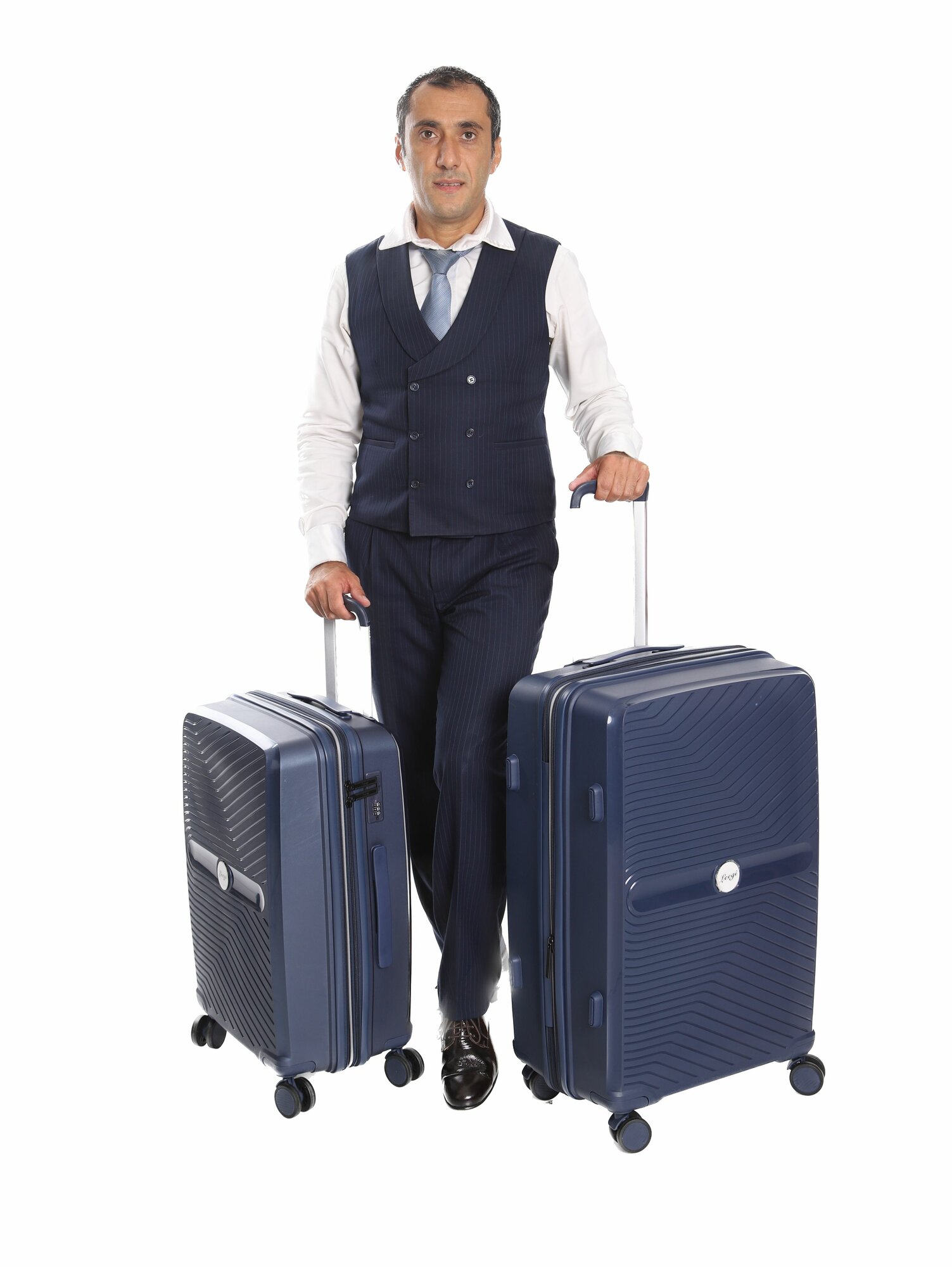 Комплект чемоданов 