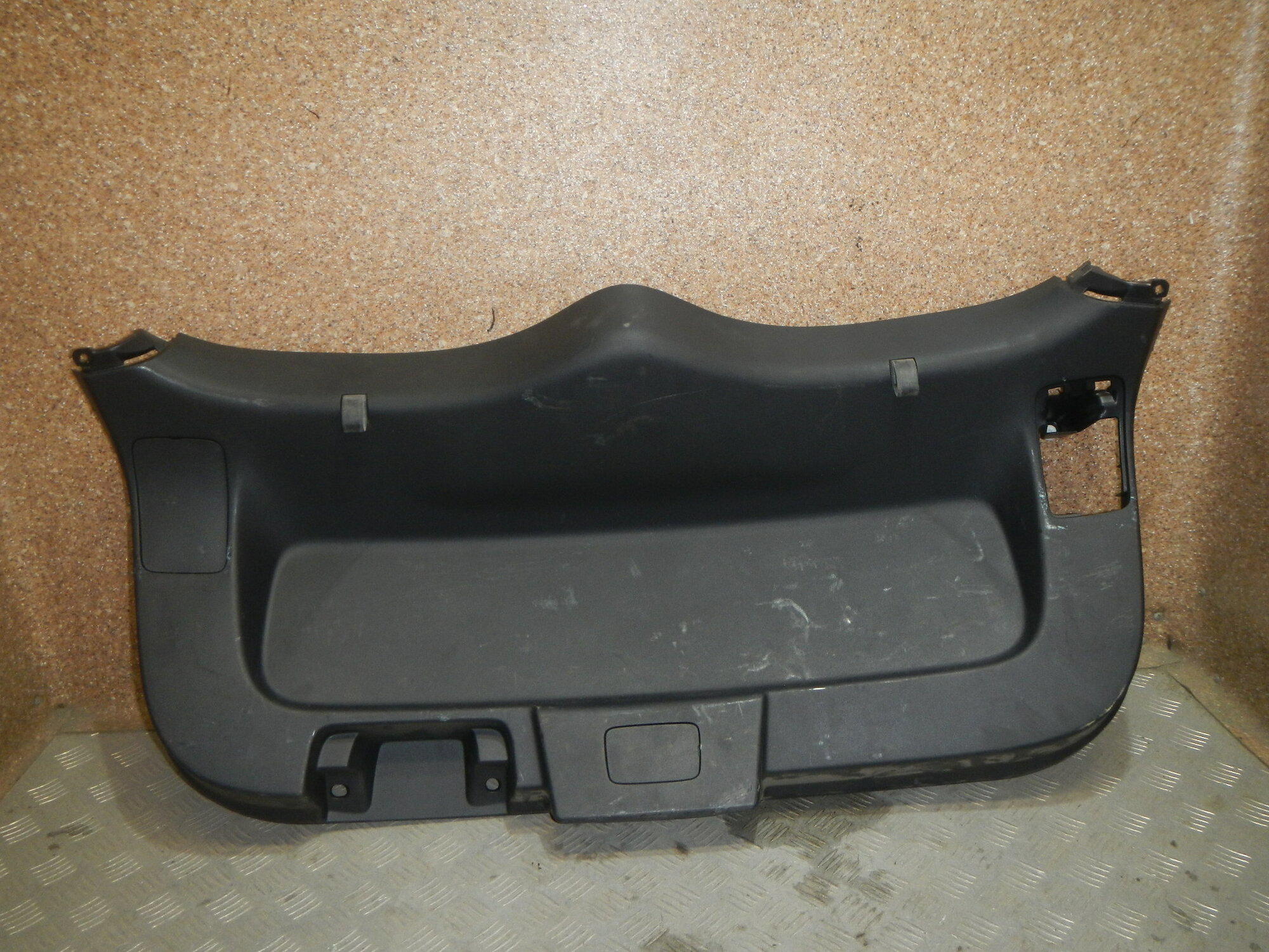 Б/У Обшивка двери багажника, Mitsubishi (Митсубиси)-LANCER 10 (CX, CY) (07-) MITSUBISHI LANCER 10 (CX,CY) (07-) нижняя, х...