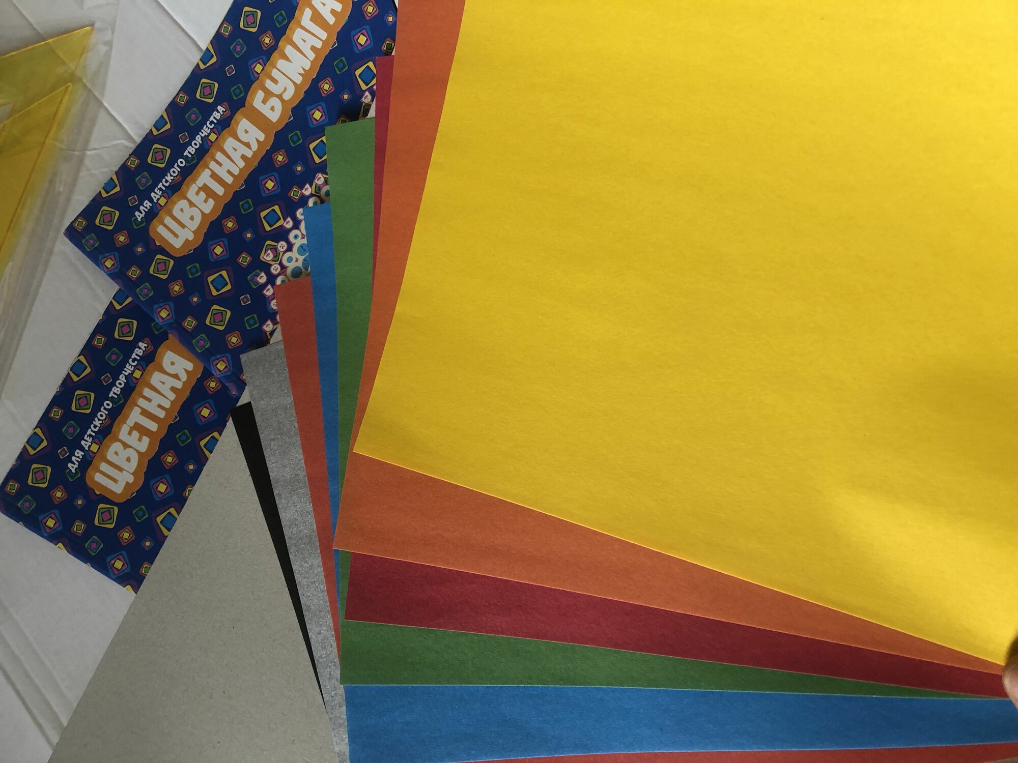 Набор цветной офсетной бумаги папка картонная FANCY ф. А4, 8 л, 8 цв, 2 дизайна