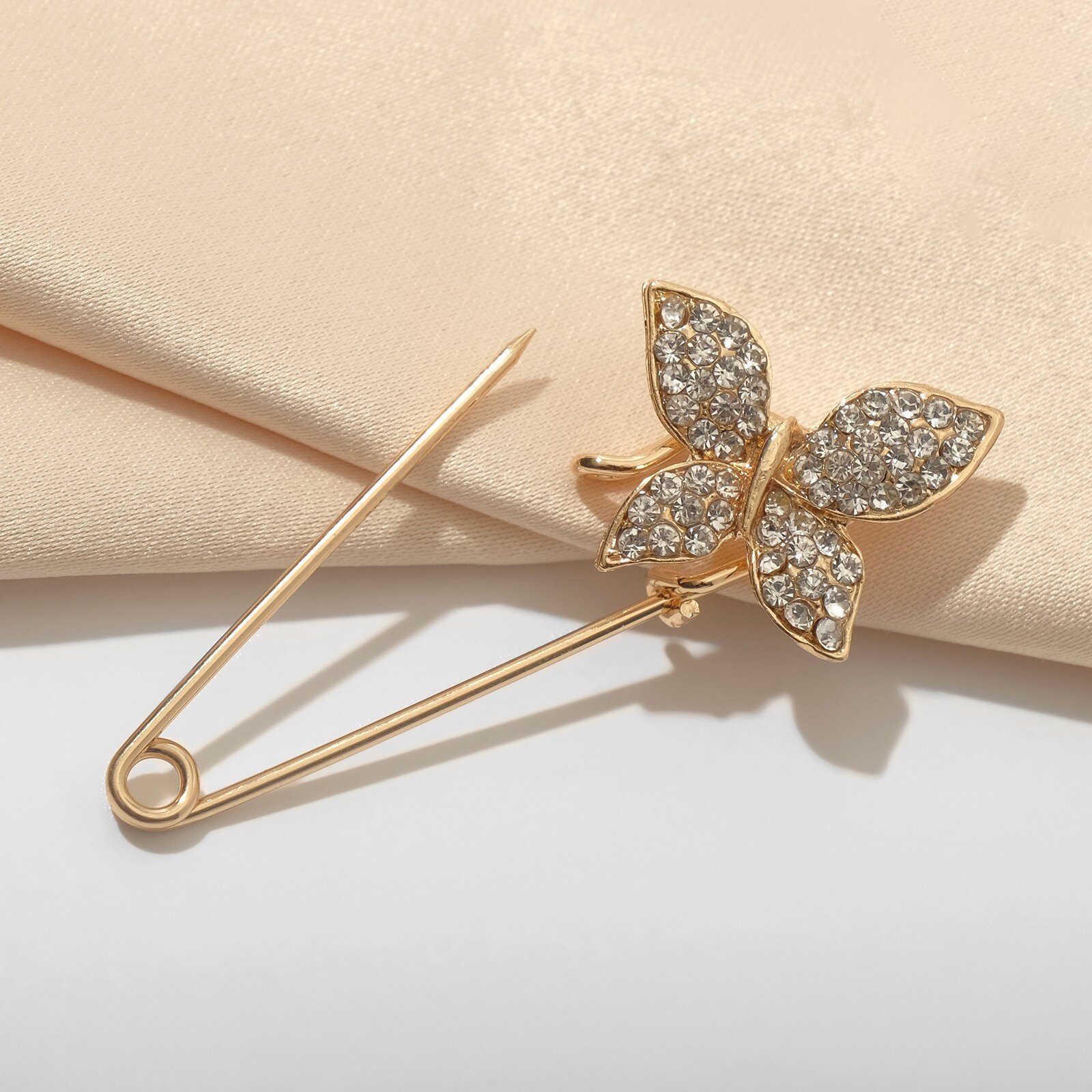 Брошь, стразы