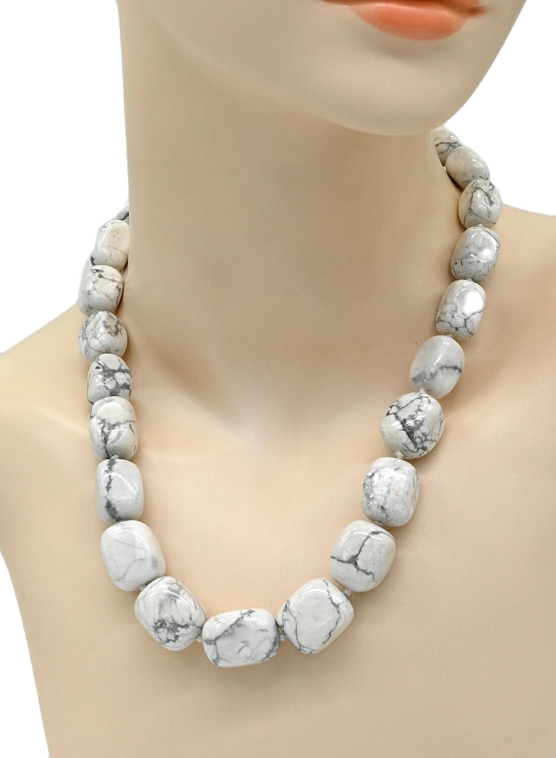 Колье, кахолонг