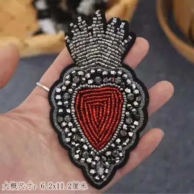 Вышитый патч "Сердце" черный, 6.2x11.2 см