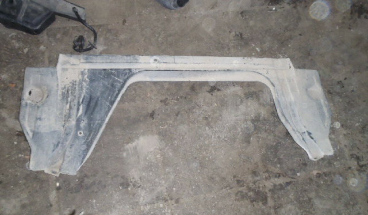 Пыльник (кузов наружные) Passat (B5) Volkswagen 8E0825215