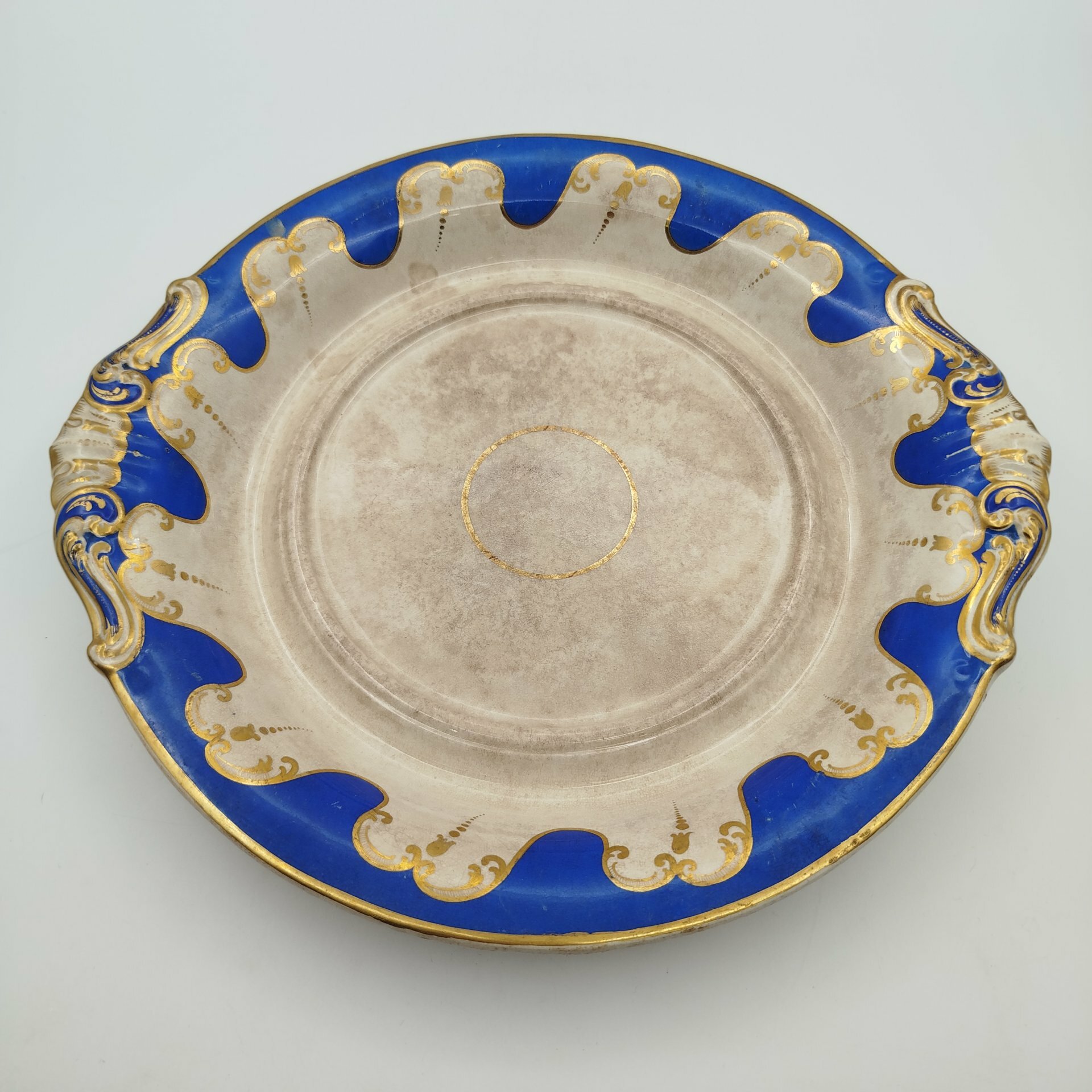 Блюдо с бортом синего цвета (подставка под супницу), фаянс, крытье, золочение