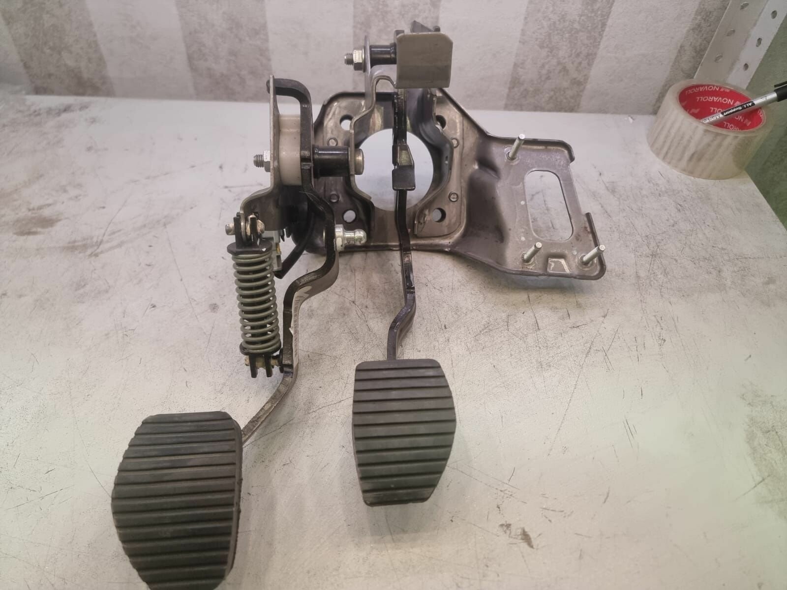 Педаль тормоза и сцепления Citroen Belingo 4500GK всборе