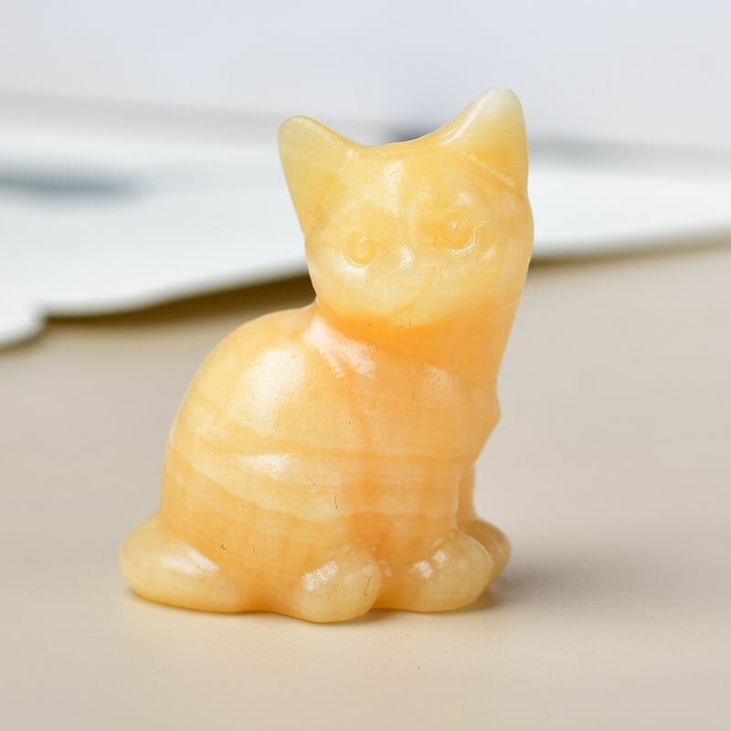 Кот, вырезанный из натурального кристалла. Он был создан компанией Cupid Crystal. Подарок из медитативного камня для украшения комнаты, украшенный натуральными кристаллическими статуями