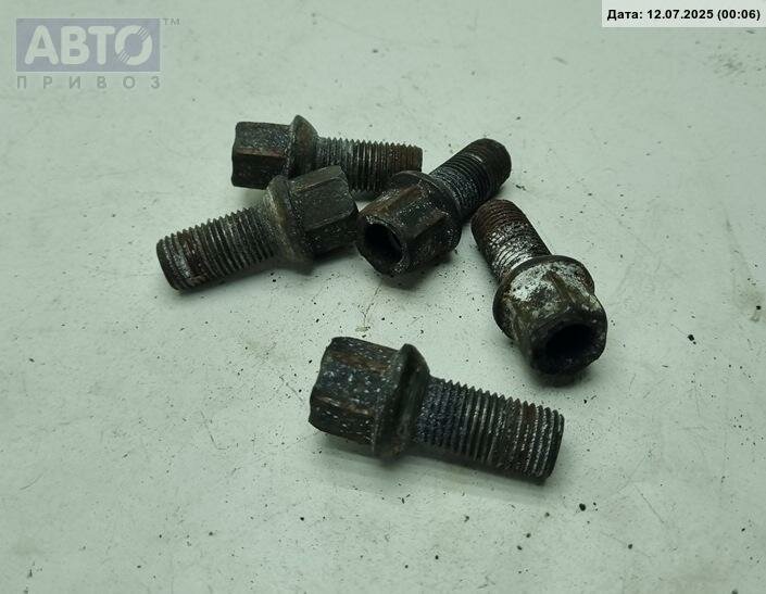 Болт колесный (гайка колесная) Volkswagen Passat B5+ (GP)