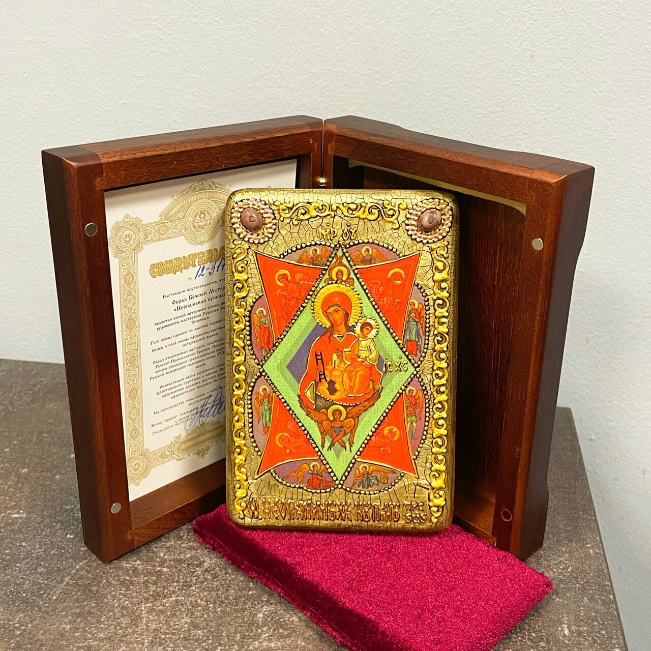 Икона "Неопалимая Купина" в подарочной шкатулке, 10 х 15 см.