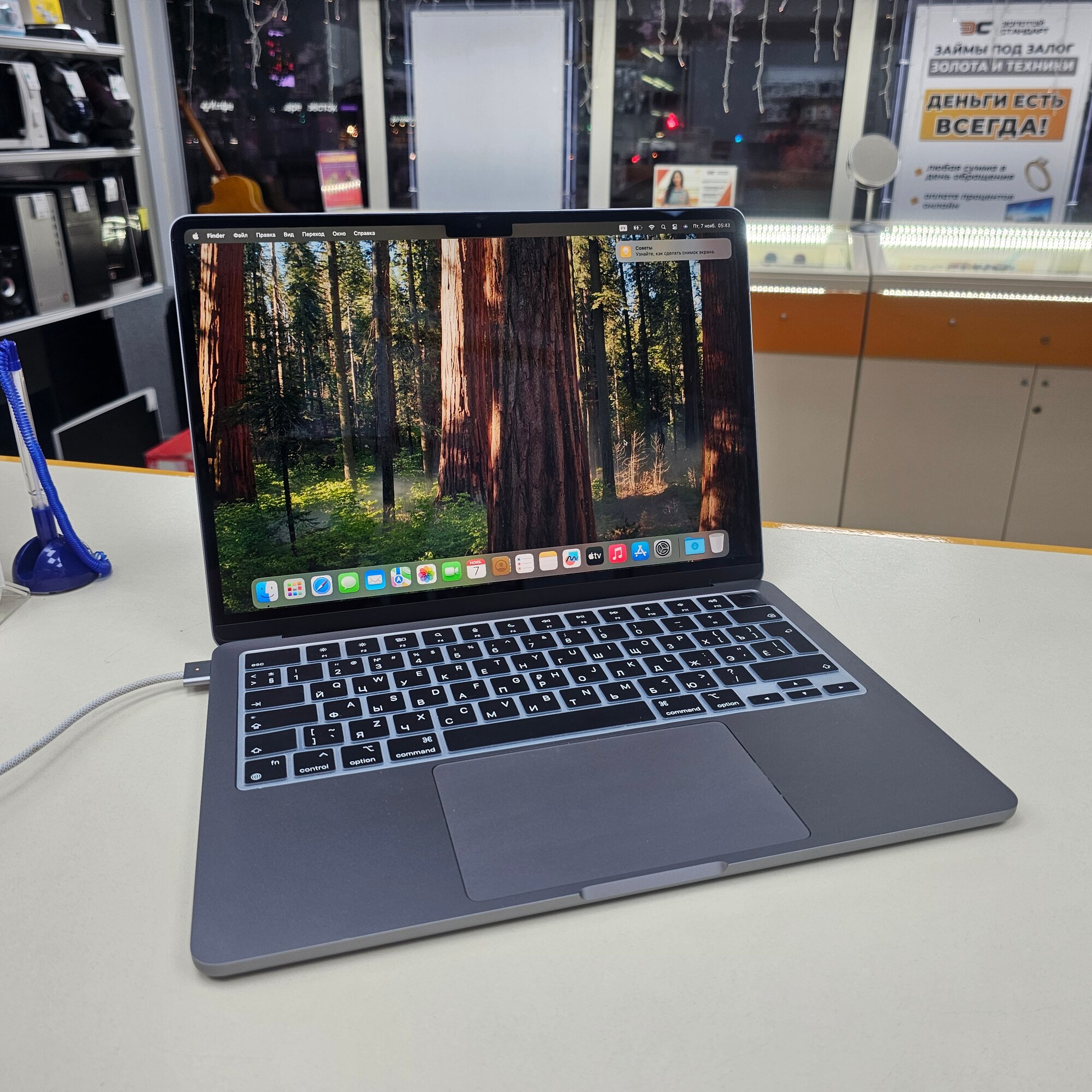 13" Ноутбук Apple MacBookAir M2/2022, RAM 8 ГБ, SSD 256 ГБ, macOS БУ уценка