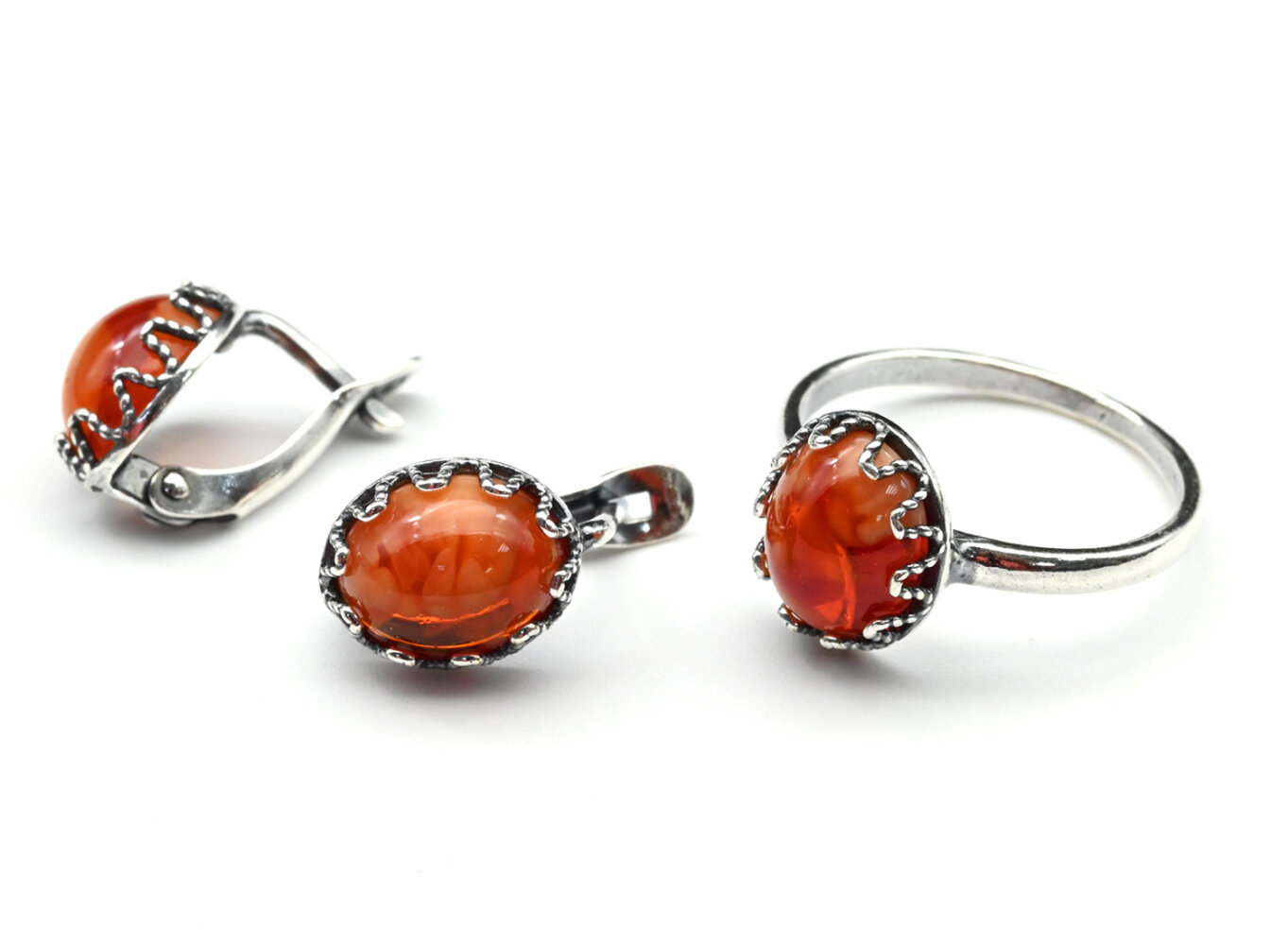 Комплект бижутерии: кольцо, серьги, янтарь