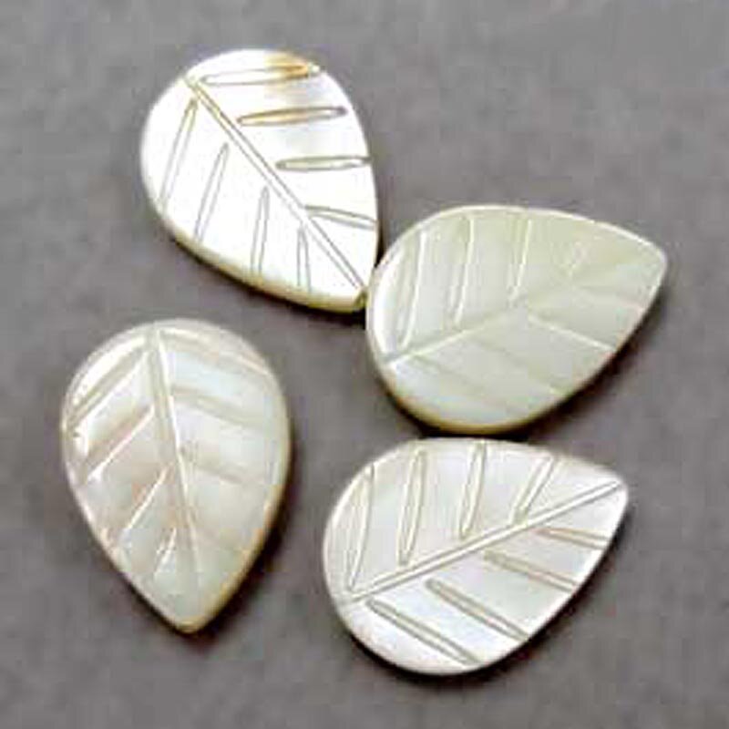 Натуральная бусина Перламутр светлый 0004319 листик 20x15х4 мм, цена за 1 шт.