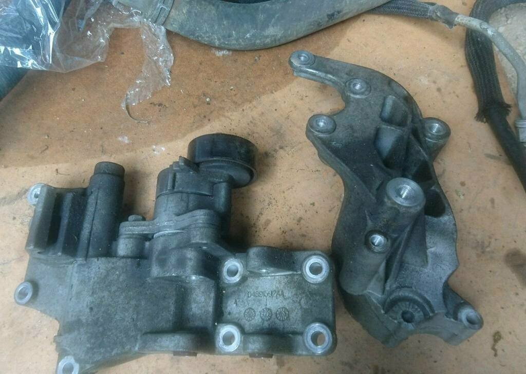 Кронштейн генератора Chrysler Sebring 3 2008 04891592AA
