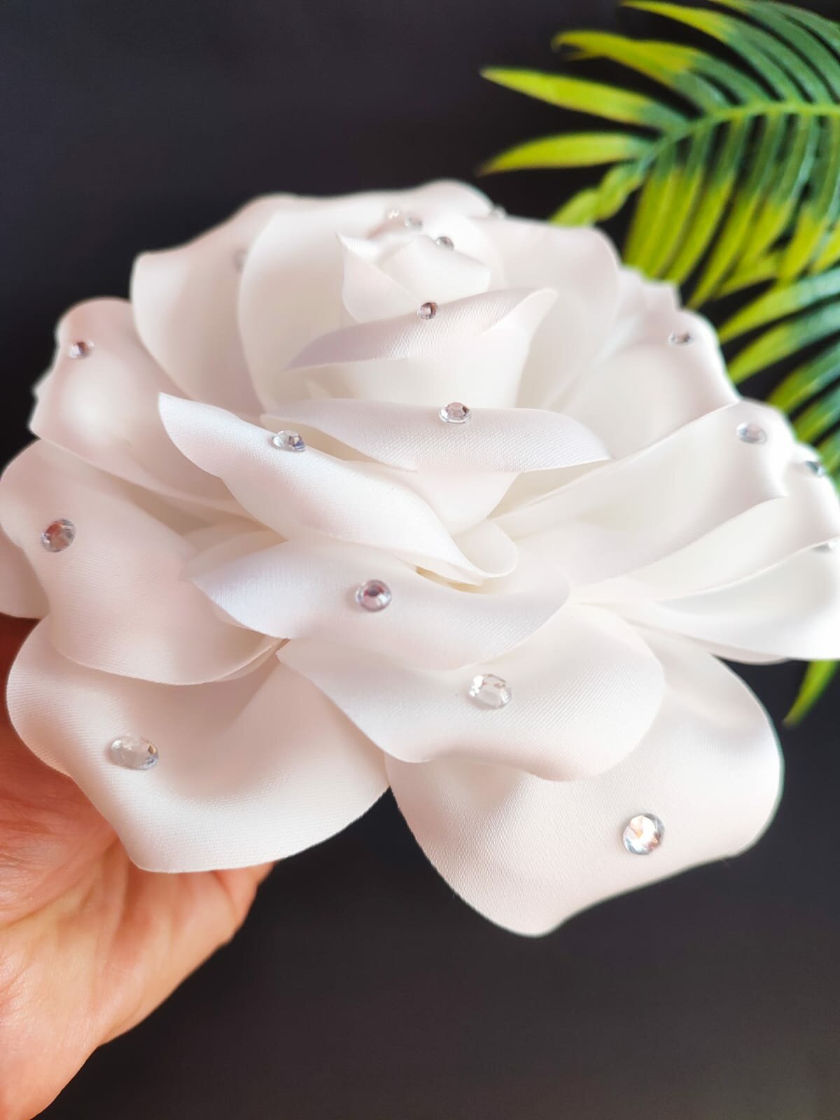 Брошь, стразы