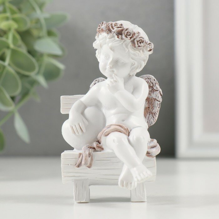 Фигурка полистоун «Милый ангелочек на скамье с сердцем», кофейный венок, 5×5×9 см