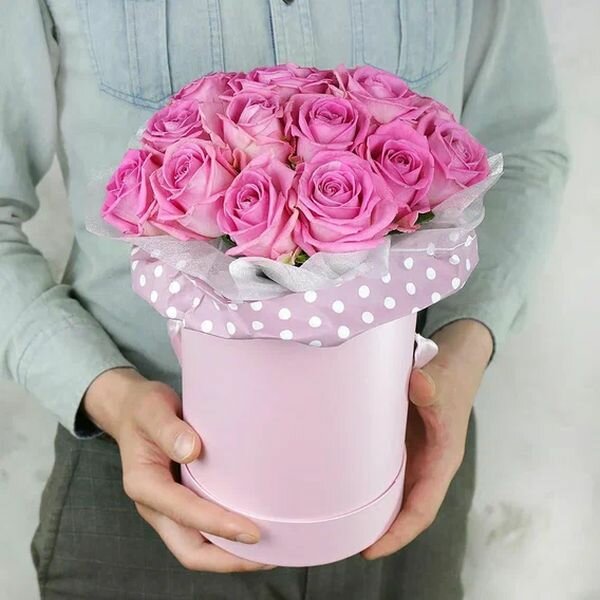 Букет в шляпной коробке из 15 розовых роз 40см, розовый, коробка