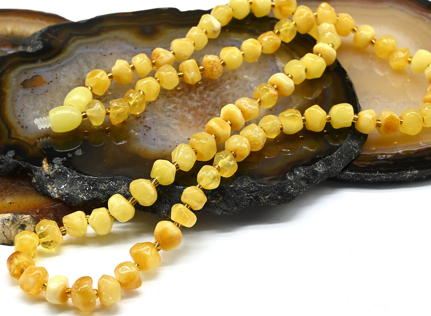 Бусы, янтарь