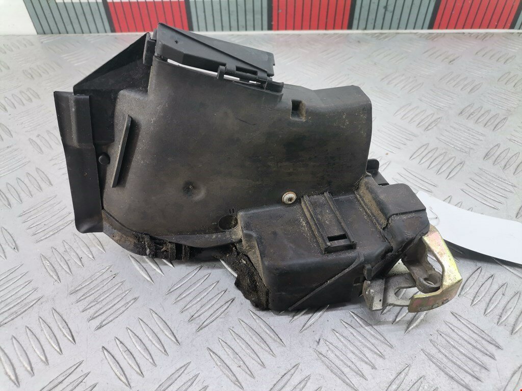 Замок двери передней правой BMW 5-Series (E39) 51218235104 арт. 2136808