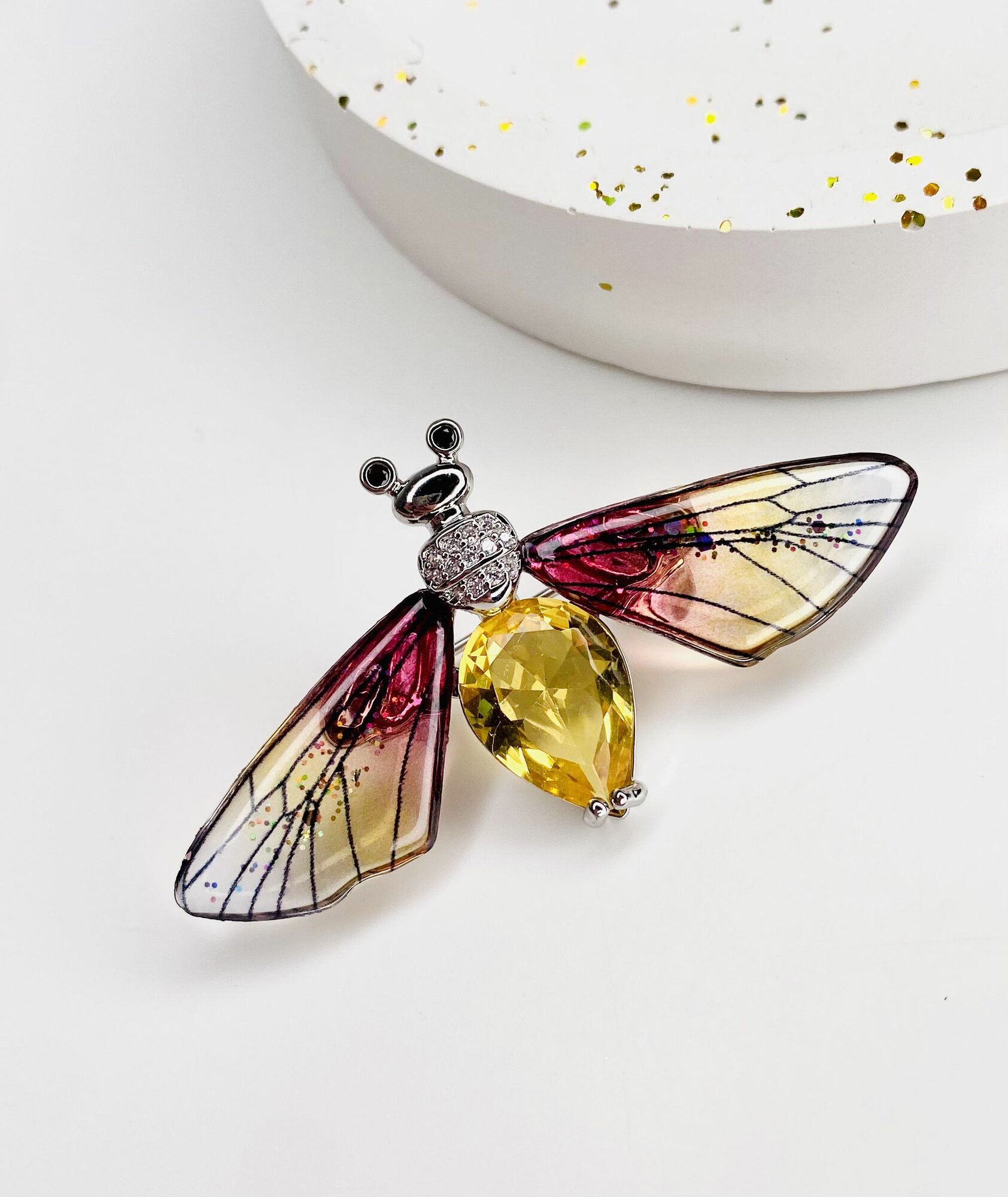 Брошь, искусственный камень, стразы, пластик