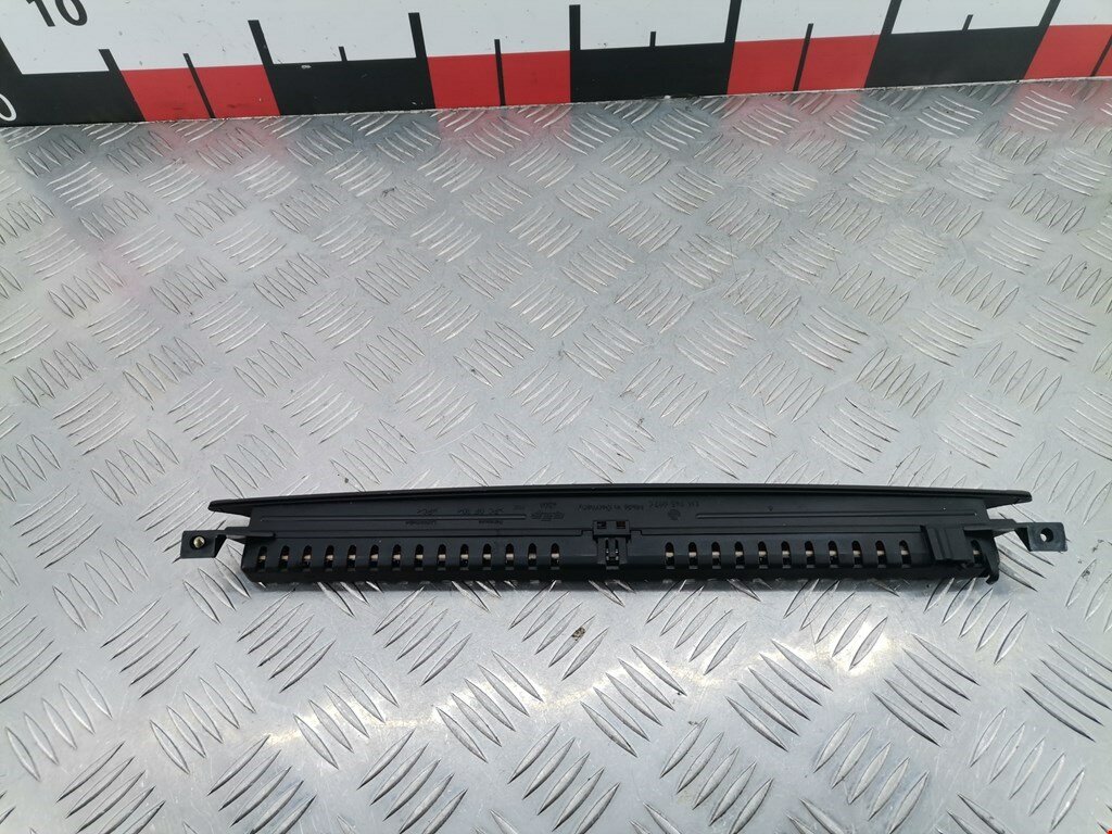 Фонарь дополнительный тормозной (стоп-сигнал) Volkswagen Golf 4 1J6945131C арт. 1738682