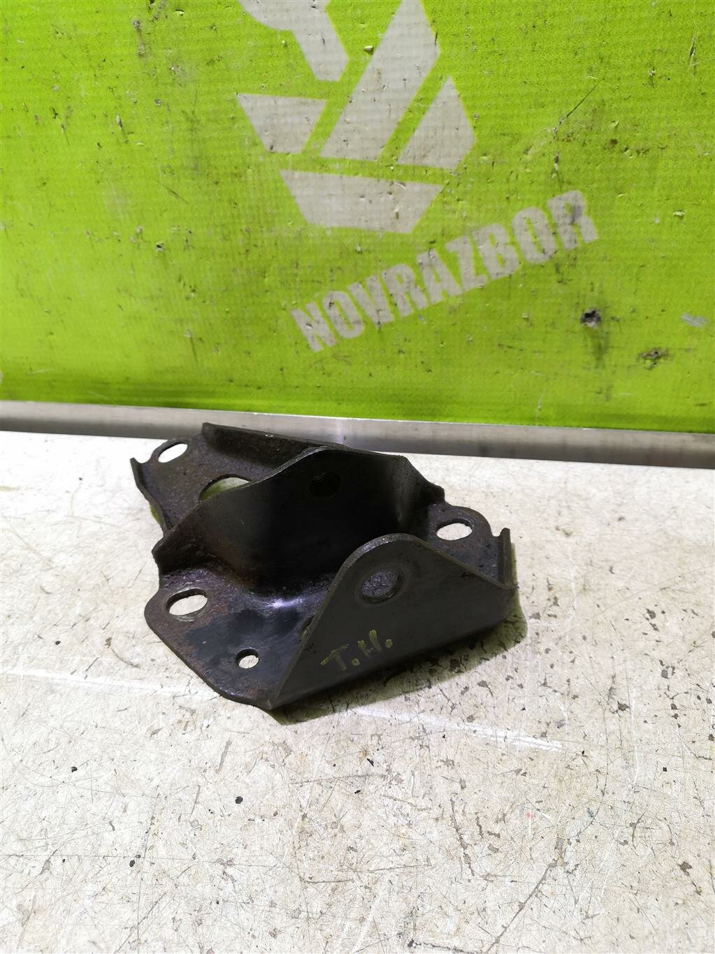 Кронштейн (сопут. товар) Toyota Highlander I 01-06