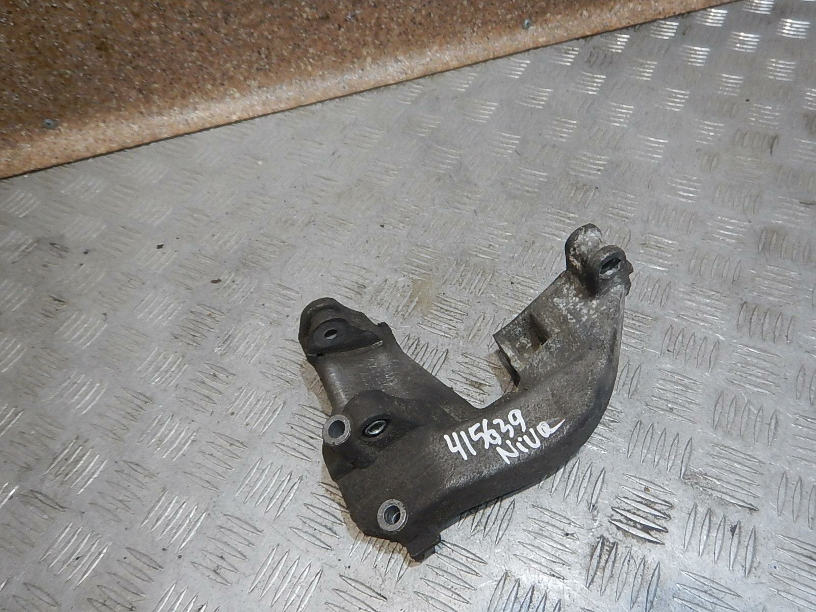 Б/У Кронштейн генератора, ВАЗ (VAZ)-LADA NIVA TRAVEL (CHEVROLET NIVA) LADA NIVA TRAVEL (CHEVROLET NIVA) Без видимых повр...