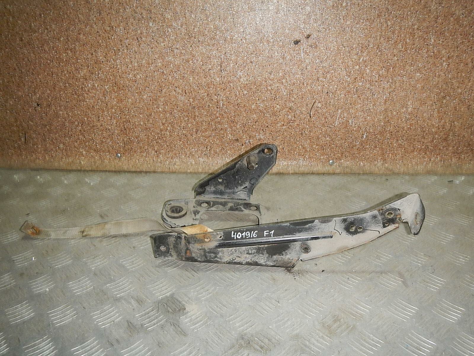 Б/У Крепление АКБ (корпус/подставка), Ford (Форд)-FOCUS 1 (98-04) FORD FOCUS 1 (98-04) Железо. Без повреждений. 401916 FO...