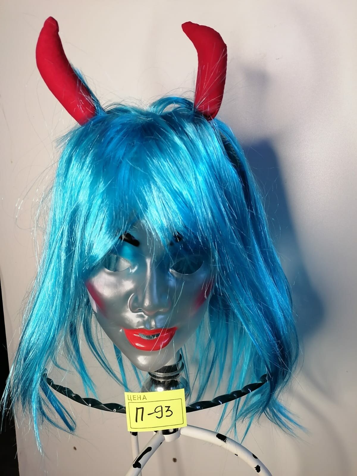 П93 парик карнавальный голубой с рожками
