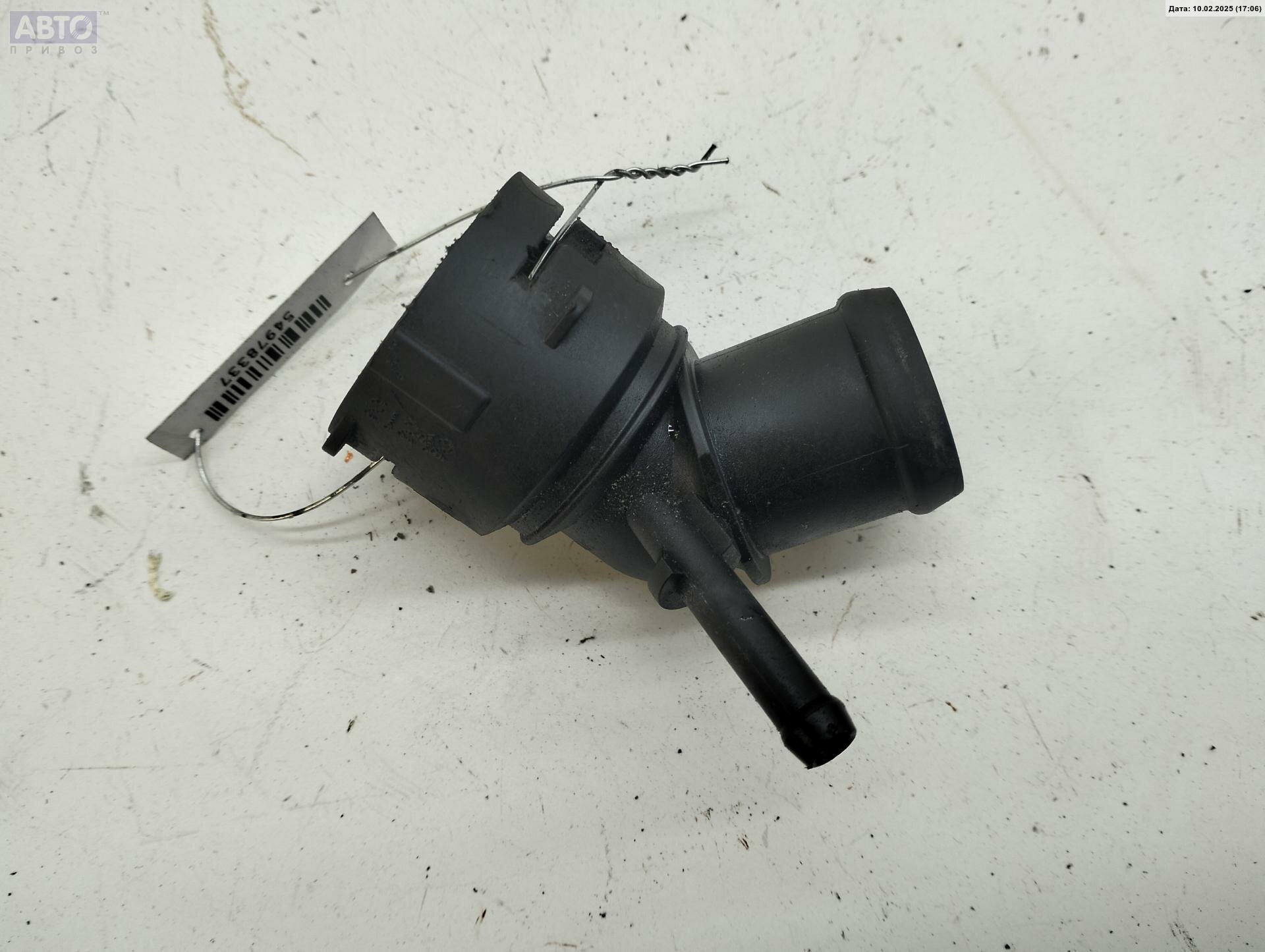 Фланец (тройник) системы охлаждения Volkswagen Golf-5