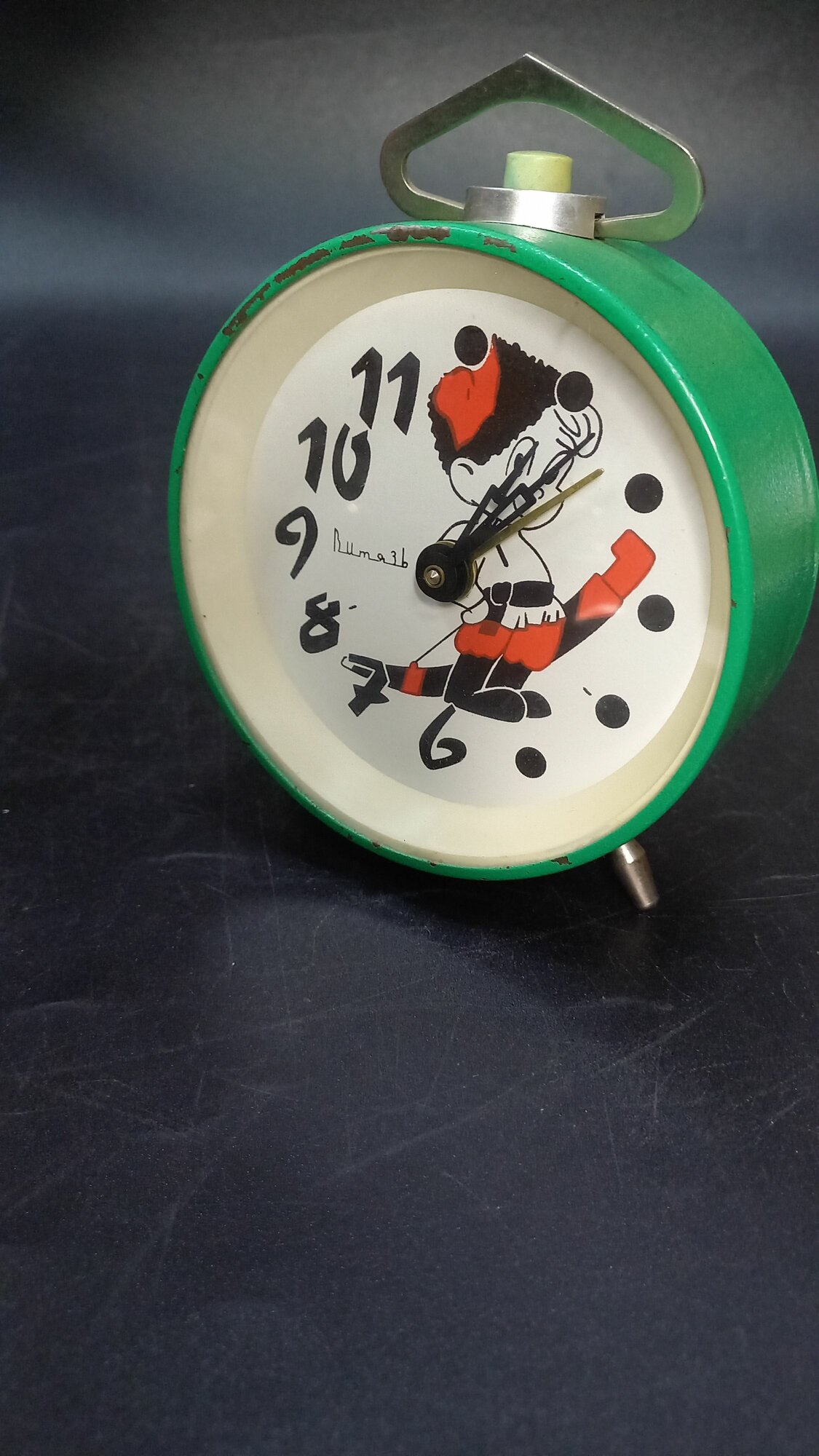 Винтажные часы-будильник Витязь. Советский настольный будильник. Винтаж. СССР