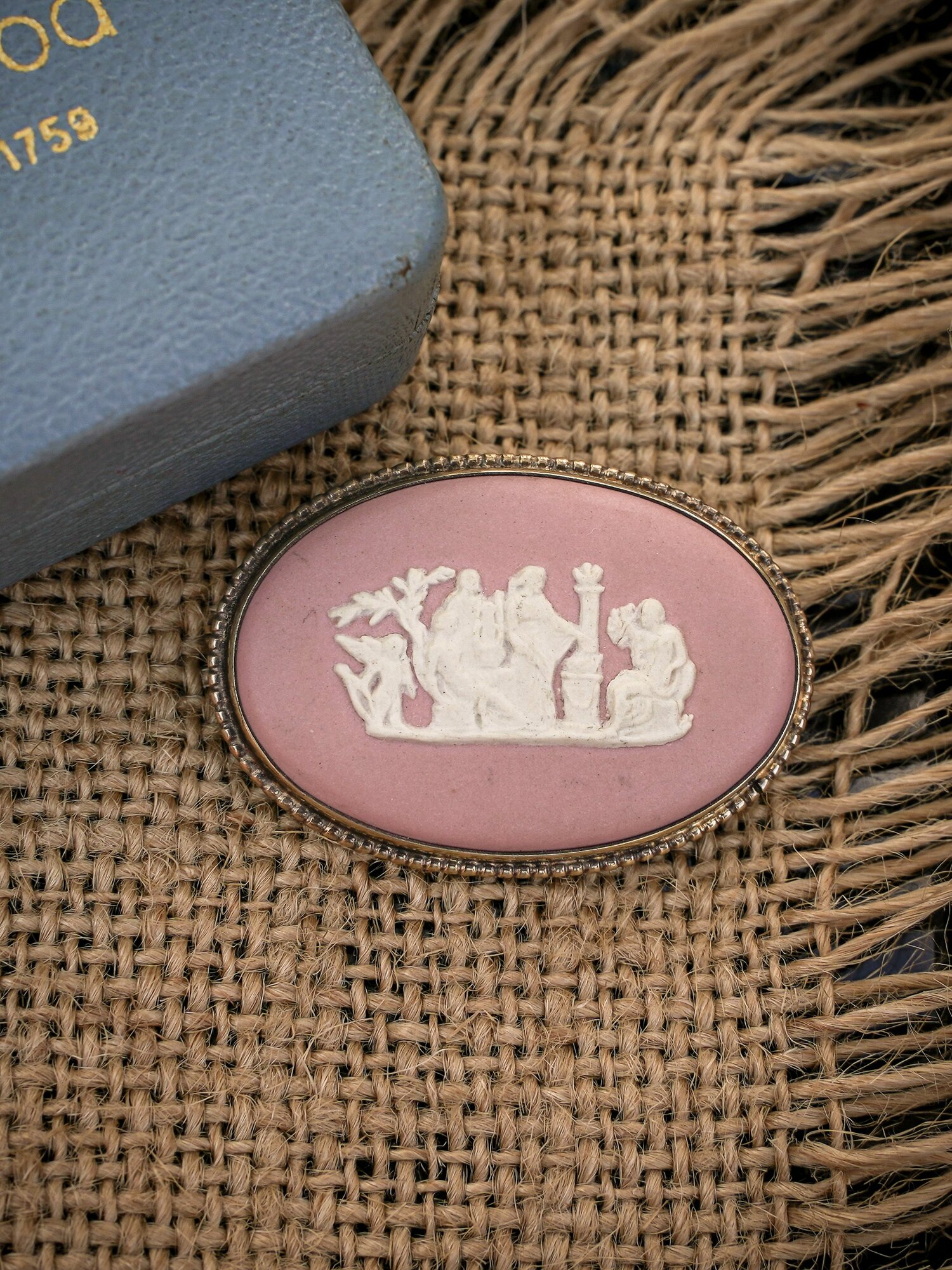Брошь Wedgwood "Олимпия", винтаж, фарфор, безопасный замок, 10 г