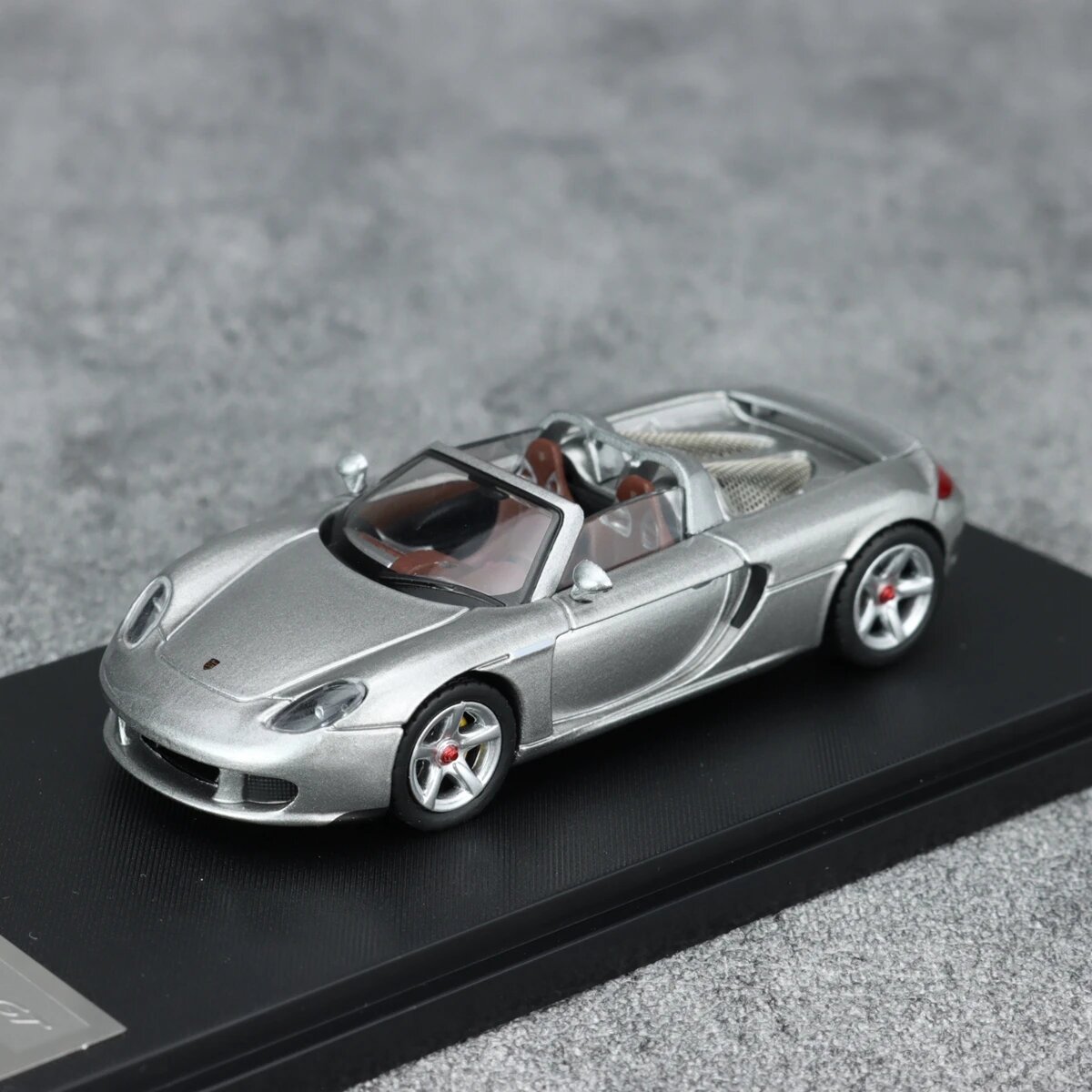 Металлическая модель автомобиля Carrera GT 1:64, silvery