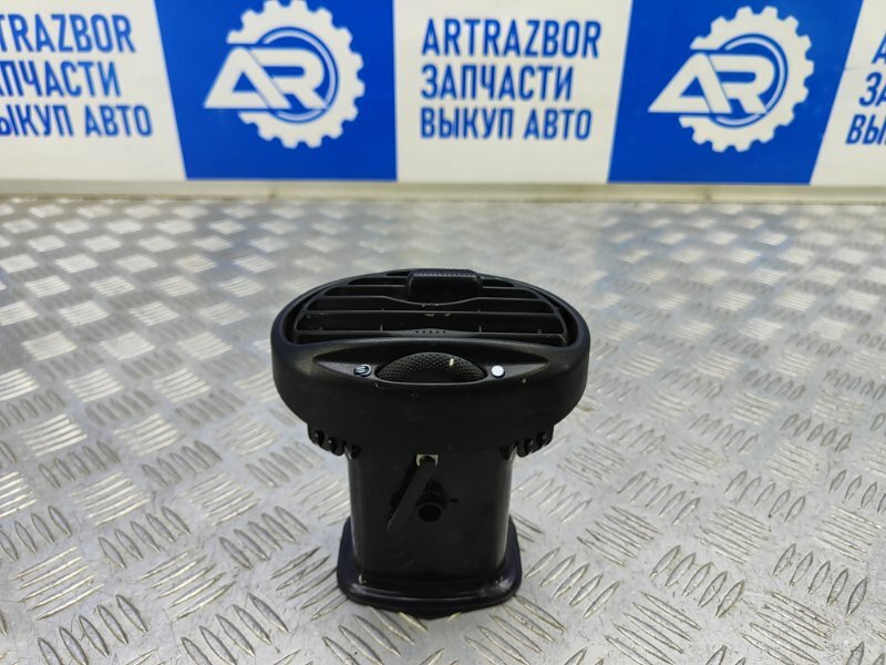 Б/У Дефлектор воздушный правый Ford Focus 1 / Форд Фокус 1 1.6 CDDA 97 Л.С 2004