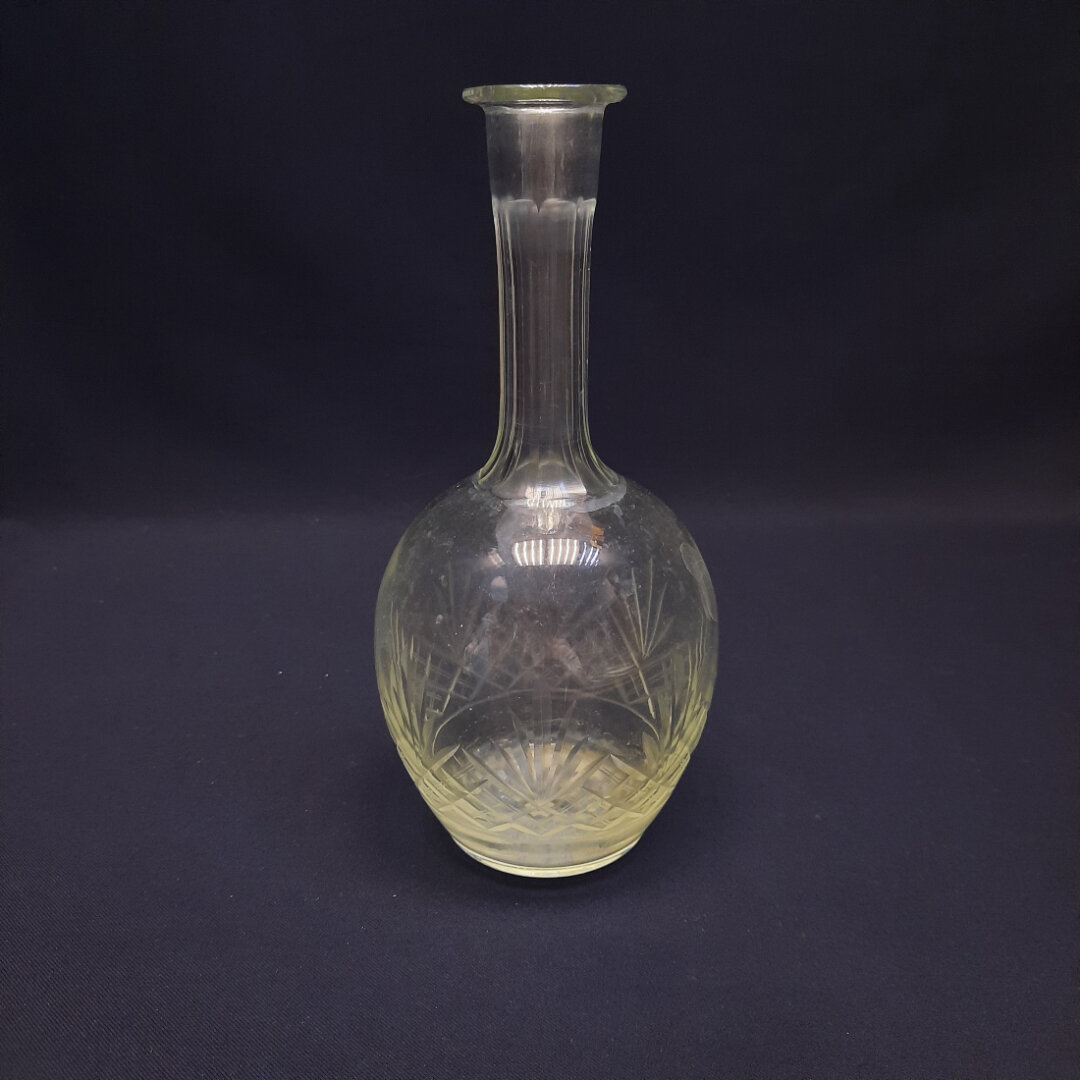 Графин, стекло резка 1 л, высота 22 см, винтаж СССР