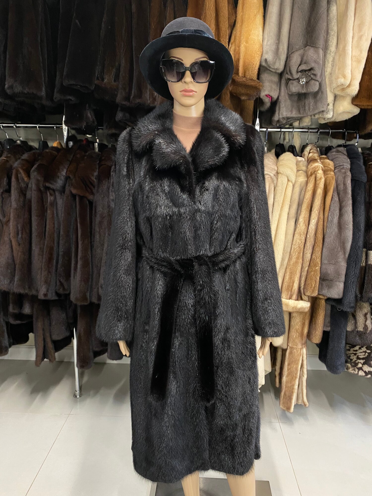 Шуба. Норка. Натуральная. Классическая 40- 42 р.