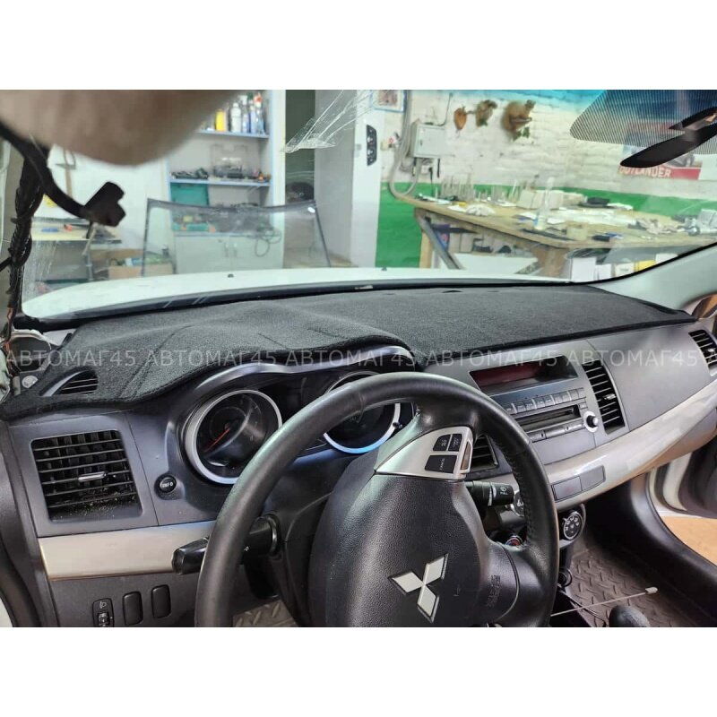 Накидка на панель Mitsubishi Lancer 10 Мицубиси Лансер 10 с 2007г карпет Maximal