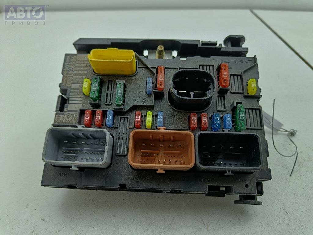 Блок предохранителей Peugeot 307