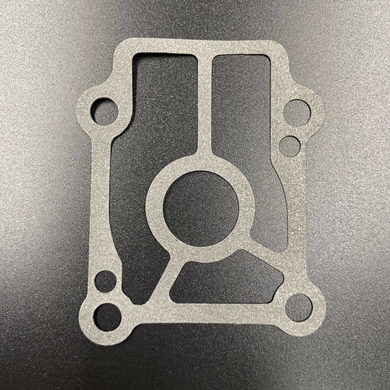 Прокладка под пластину помпы охлаждения Tohatsu 25-30, M40C (Kacawa)